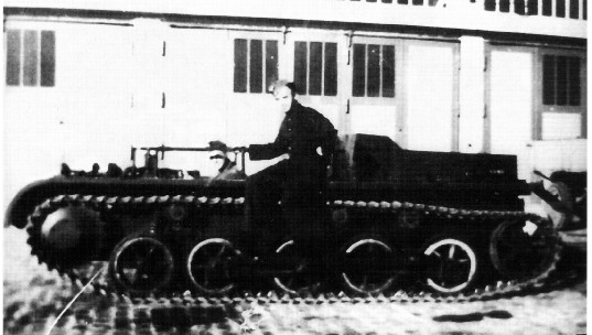 Fahschulpanzer auf dem Fahrgestell des Panzers 1